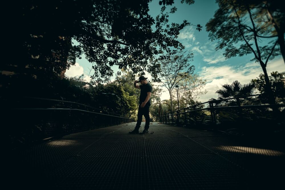 Eban le canta a los buenos recuerdos en 'Momentos' - Orbital Press