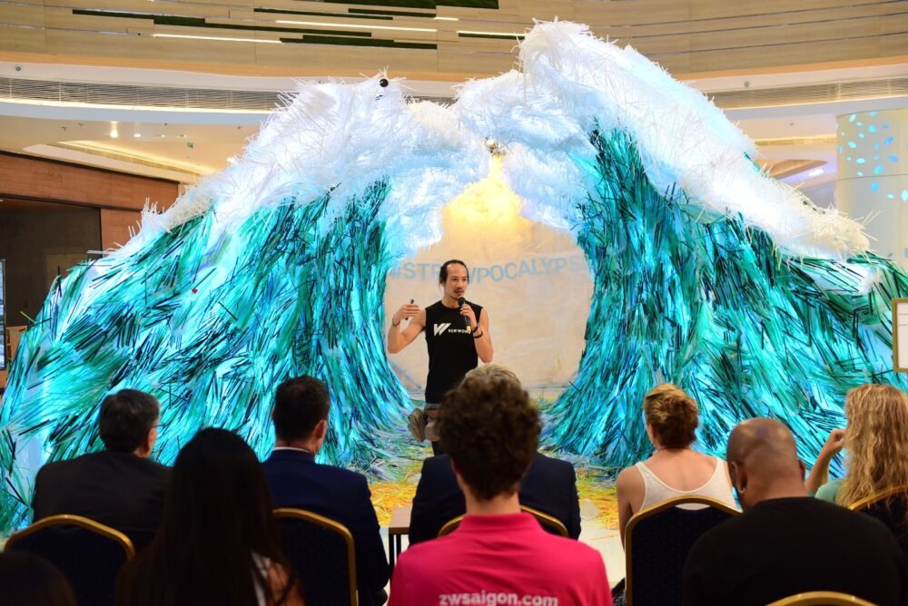 Benjamin Von Wong llega a la COP 16 con su instalación artística 'Jenga ...